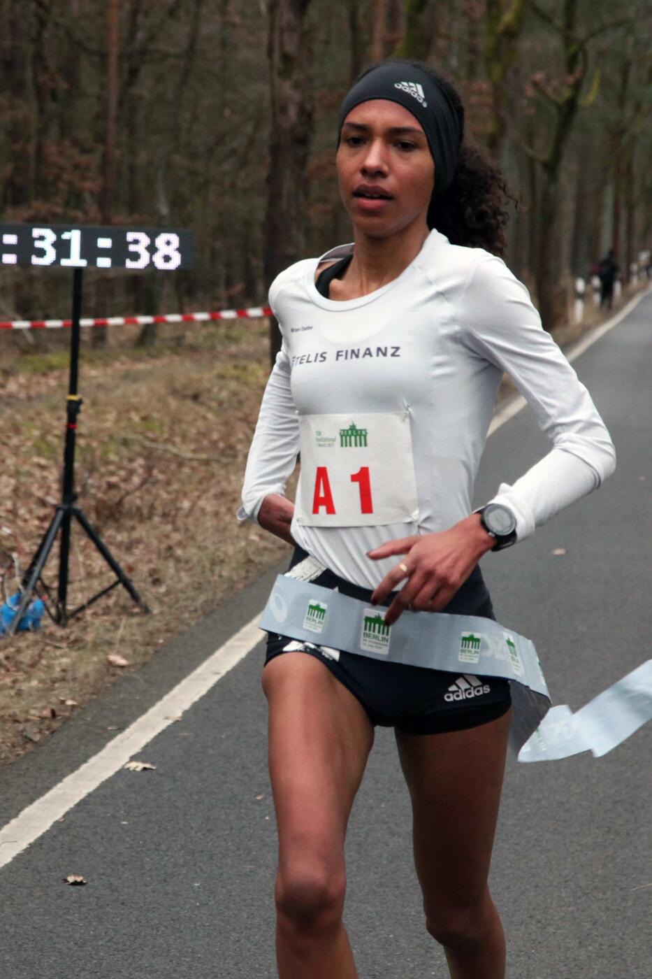 FLASH: Daniel Ebenyo und Miriam Dattke laufen 10-km ...